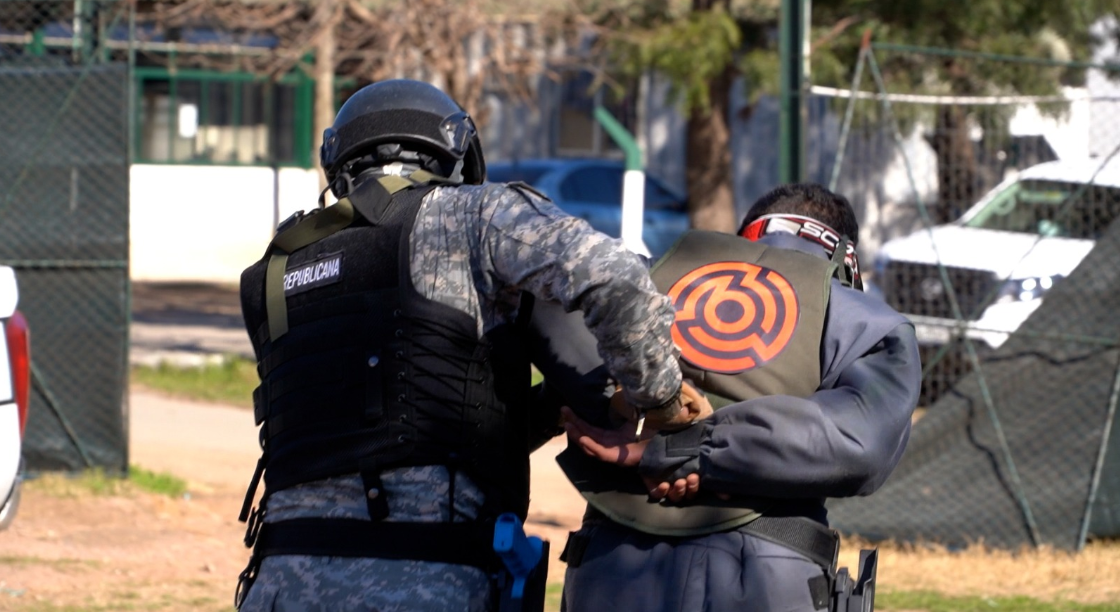 Delincuente detenido con dispositivo no letal en Escobar – El Metropolitano